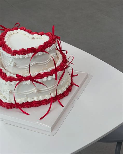 무드 L 신도림케이크 구로케이크 영등포케이크 서울레터링케이크 버터크림케이크 롤케이크 구겔호프케이크 케이크클래스 ̎ 하트 와르르 💖 💬 예약 • 문의는 카카오톡 채널