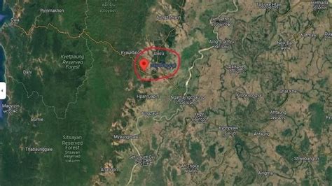 ရေကြည်အမြောက်တပ်တွင် အရေးပေါ်မြေတူးစက်များပါသုံး၍ ခံစစ်အခိုင်အမာပြင်ဆင်နေရပြီး စစ်ကူယာဉ်တန်းများ