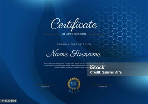 감사 템플릿 금색 및 파란색 인증서 골드 배지로 현대적인 인증서를 청소하십시오 고급스럽고 현대적인 라인 패턴의 인증서 테두리