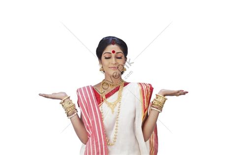 A Bengali Woman Picturing Kolkatas West Side Picture And Hd Photos