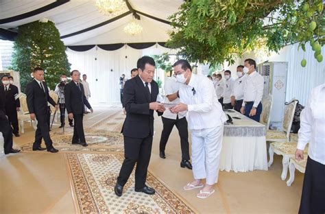 ឯកឧត្តម នាយឧត្តមសេនីយ៍ វង្ស ពិសេន