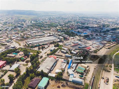 화물 열차클로즈업 기차역에서 다채로운화물 열차의 공중 보기 철도에 상품 마차 중공업 기차와 산업 개념 장면 비행 무인 항공기에서 상단보기 키예프에 대한 스톡 사진 및 기타