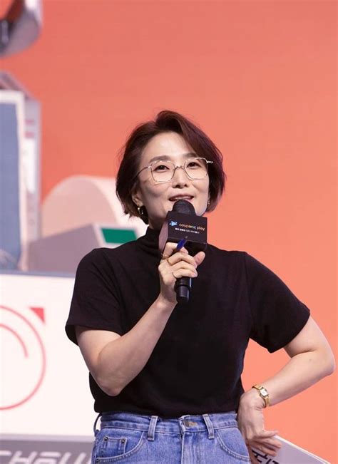 패션엔 살빠진 박경림 잡스 뺨치는 지성미 청바지에 티셔츠 샤프한 블랙룩