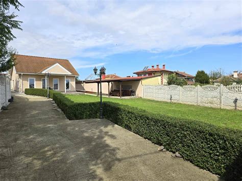 Самостоятелна Нова Къща Двуетажна къща 150 кв м Обзаведена Къщи под наем Извор Недвижи