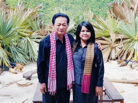 ឧកញ៉ាបណ្ឌិត ម៉ុង ឫទ្ធី រំឭកអនុស្សាវរីយ៍ថ្ងៃរៀបការសម័យខ្មែរក្រហម ក្នុងឱកាសខួប ៤៦ឆ្នាំ