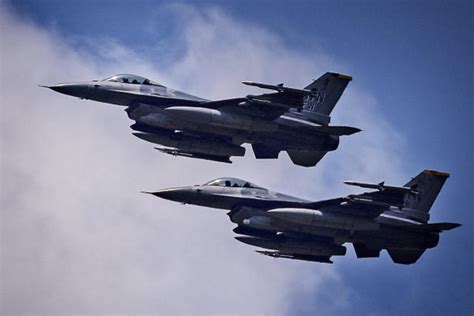 Exclusive Us Could Train Ukrainian Pilots To Fly F 16s In 4 Months