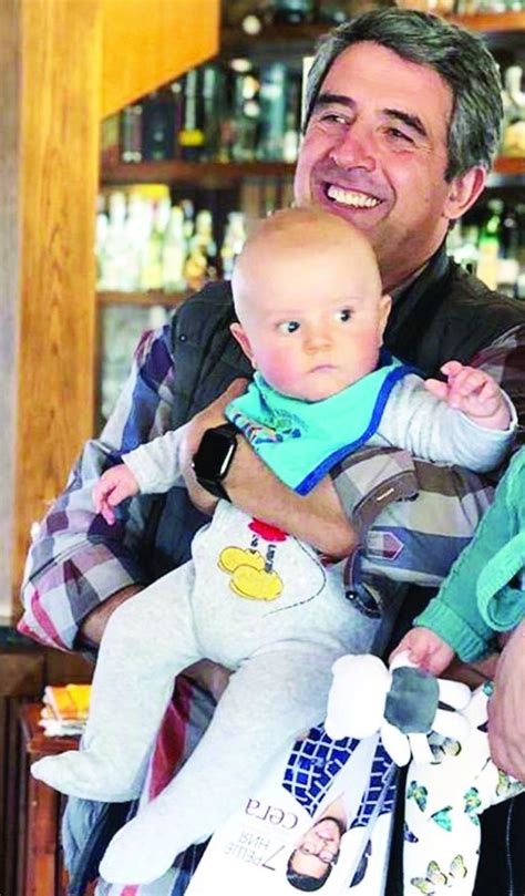 Росен Плевнелиев и Деси Банова плащат космически суми за детска градина на сина си повече от