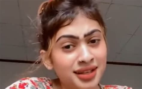 මට පාඩුවෙ ඉන්න නැහැ පොලිසිය ගෙදර ඇවිත් පියුමි හංසමාලි