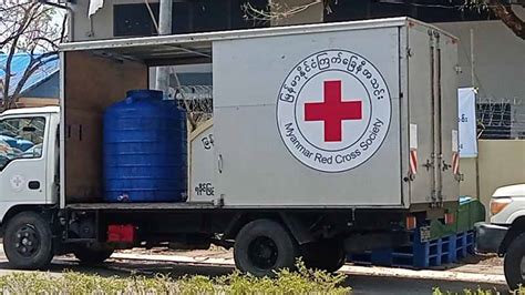 Dvb မုန်တိုင်းဒဏ်သင့် စစ်တွေမြို့နေ ပြည်သူများအတွက် ကြက်ခြေနီက ရေနှင့