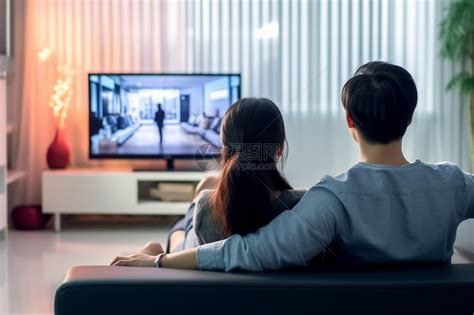 一起在客厅看电视的年轻夫妻高清图片下载 正版图片600166021 摄图网 一起在客厅看电视的年轻夫妻高清图片下载 正版图片600166021 摄图网