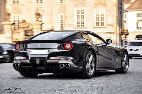 Pin de Victoriabambu en FERRARI+ III