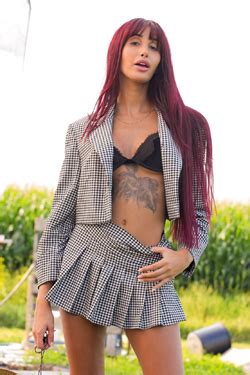 Mimi Malibu Gets Her Juicy Pussy Plowed In The Greenhouse