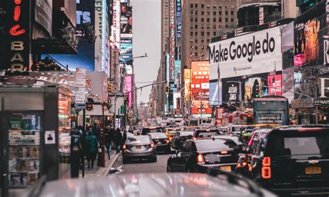 무료 이미지 중심지 대도시 지역 시티 거리 도심 인간 정착 이웃 건물 운송 수단 도로 하부 구조 도시 풍경 차량 택시 보행자 마천루 레인