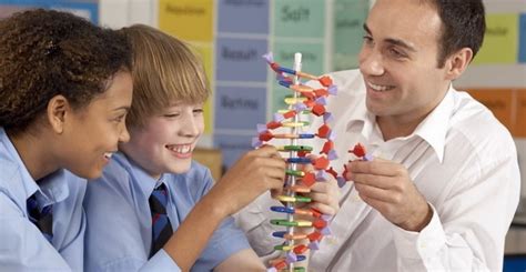 نقش تعامل مثبت معلم با دانش‌آموزان در موفقیت تحصیلی