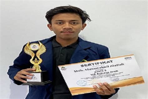 MAHASISWA TADRIS IPA RAIH PRESTASI MC BAHASA ARAB DALAM KOMPETISI