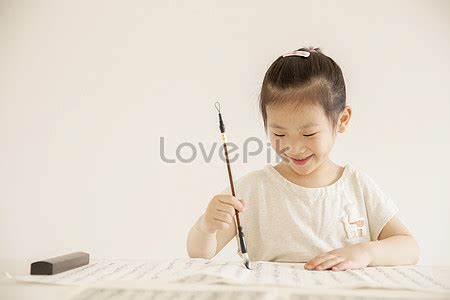 Girls Are Learning Calligraphy Picture And HD Photos Free Download On Lovepik