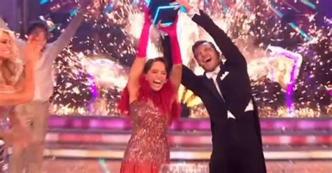 Bbc Strictly Come Dancing Fans Distracted By Ellie S Collapsing Family As She Makes Show History
