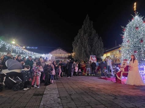 Дядо Коледа и Снежанка пристигнаха в село Полена Simitli Info