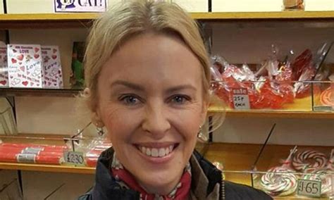 Kylie Minogue Stuns Staff At Tiny Scottish Village Sweet Shop Daily Mail Online