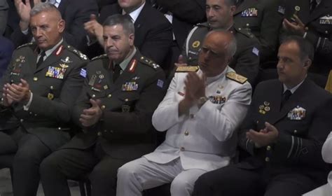 «Ηγεσία για … Παλαμάκια Νίκος Σκιαδάς Militaire Gr