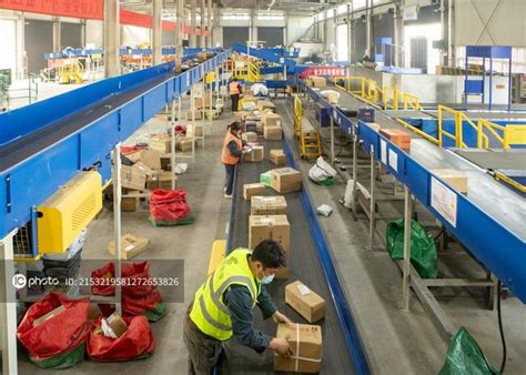 「雙十一」快遞業務量創新高，中國網絡消費持續增長 每日頭條