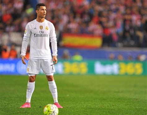 Cập Nhật Hình ảnh Ronaldo Sút Bóng Tại Các Trận đấu Lớn
