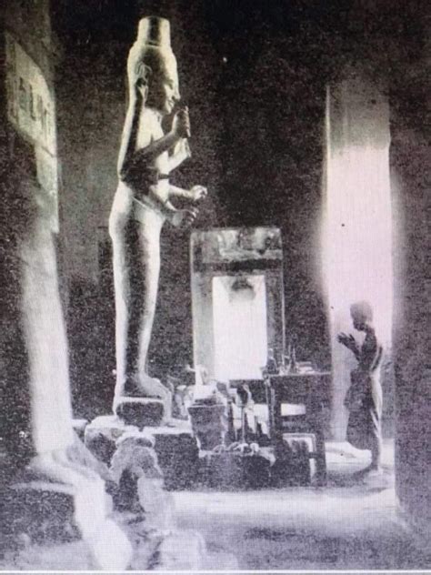 រូបភាព ៚ប្រវត្តិសាស្ត្រនឹងមនោគមន៍ History And Ideology