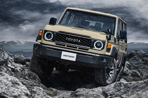 トヨタランドクルーザー 70 の国内復活を発表今冬に継続販売モデルとして日本に再導入 クルマ autosport web