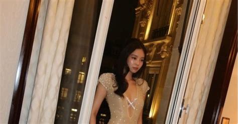 제니 속옷 패션 다음은 황금빛 몸매 자랑인어공주 그 자체