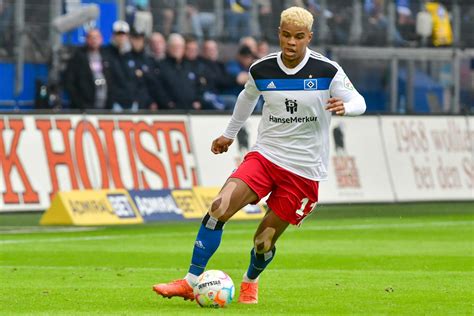 Die Flügel Frage Wer Beginnt Beim Hsv Auf Den Außenpositionen Mopo