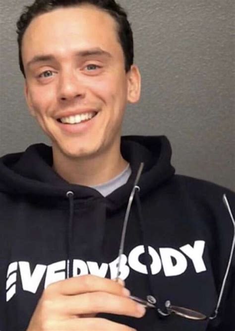 Pin By Sarah Proctor On Sigh Logic Rapper Logic Best Rapper