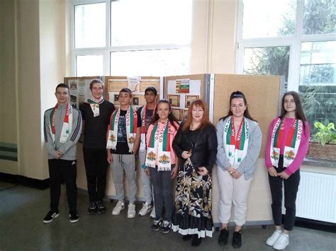 Клуб „Съхрани българското“ в СУ „ Възраждане“ отбеляза Деня на