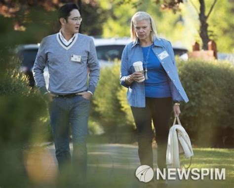 쉿 이재용 회장 익살 표정 사진 화제과거 사진도 이목 집중 네이트 뉴스