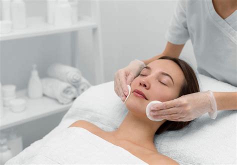 Beneficios y técnicas para una correcta limpieza facial Phi