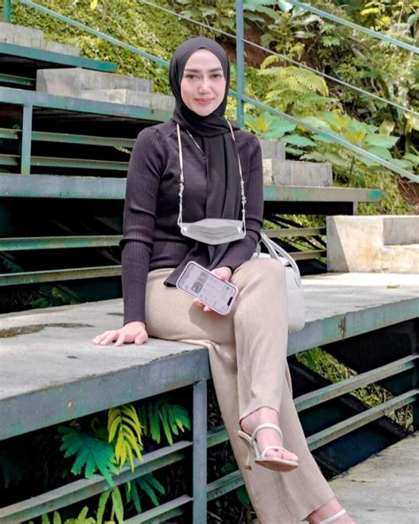 Yulita Intan Sari Feet