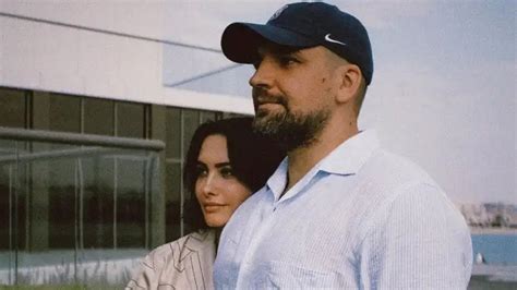 Баста восхитил поклонников семейной фотографией