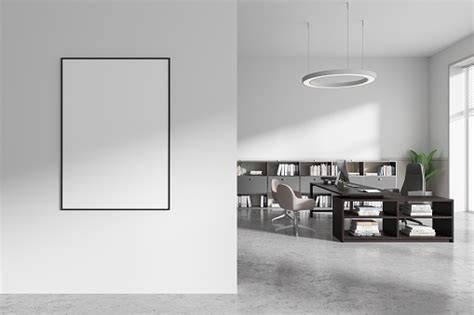 깨끗한 흰색 벽 배경에 미니멀리스트 가구와 책장이 있는 현대적인 사무실의 빈 포스터 모형 3d 렌더링 0명에 대한 스톡 사진 및 기타 이미지 Istock