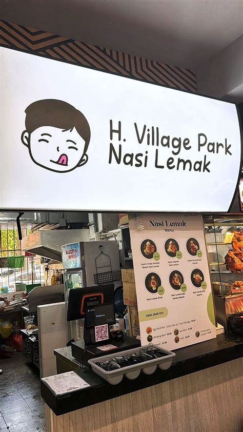 Former Insurance Agent Sells Unusual Nasi Lemak With Flame Torched Pork