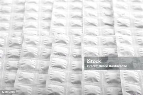 Obat Tablet Dalam Kemasan Putih Latar Belakang Obat Tablet Foto Stok Unduh Gambar Sekarang