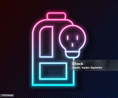 검은 색 배경에 고립 된 독성 액체 아이콘을 가진 빛나는 네온 라인 실험실 화학 비커 생물학적 위험 기호 방사선 아이콘이 있는 위험한 기호입니다 벡터 건강 검진에 대한 스톡