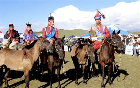 Булган аймаг айргийн гэрэлт хөшөөтэй болжээ Hunnu Mn