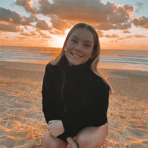 F I A Sophia Hewitt Threads Say More