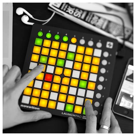 Novation Launchpad Mini Mk2 Grid Software Controller Gear4music