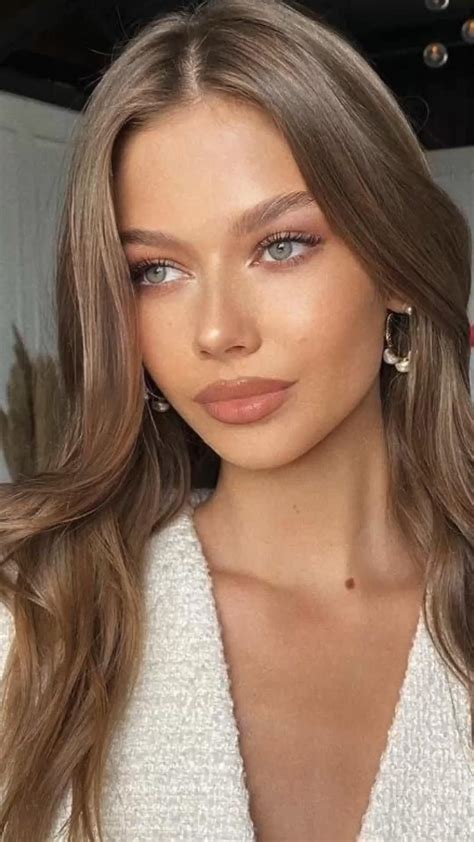 Differences Between Curtain Bangs And Bottleneck Bangs Artofit