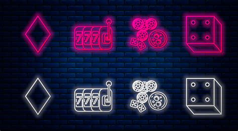 행운의 일곱 잭팟 카지노 칩 게임 주사위와 얼음 조각 위스키의 유리 세트 라인 슬롯 머신 다이아몬드 기호와 게임 주사위와 카드를 재생 벽돌 벽에 빛나는 네온 아이콘입니다