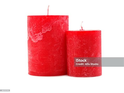 두 개의 빨간 왁 스 양 초 다른 직경 및 길이 흰색 배경에 고립 0명에 대한 스톡 사진 및 기타 이미지 0명 12월 강림절 Istock