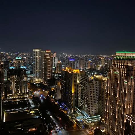 問事趣事分享，誤迷信。 我那天在旁邊聽問事的民眾，都問些什麼🤔 輪到一個年輕女生，宮主說 「哇妳背後跟了一個外國人欸，妳最近有去哪裡嗎？」 那