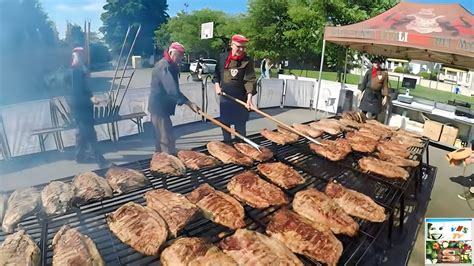 Итальянская УЛИЧНАЯ Еда Огромные БЛЮДА Свиные РЕБРЫШКИ на Гриле Сыра КАЧОКАВАЛЛО и