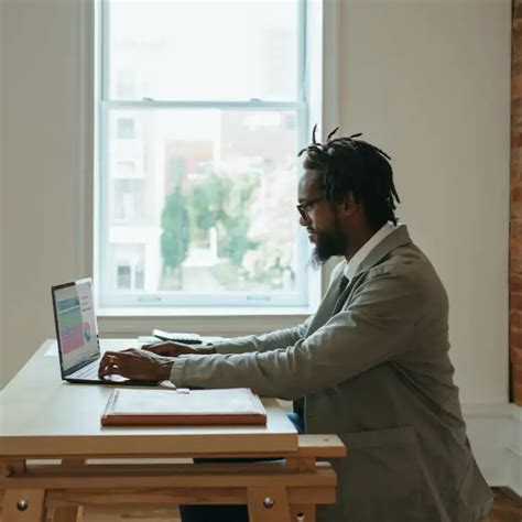 Free Tools To Add Glitch Effect To Photos Videos