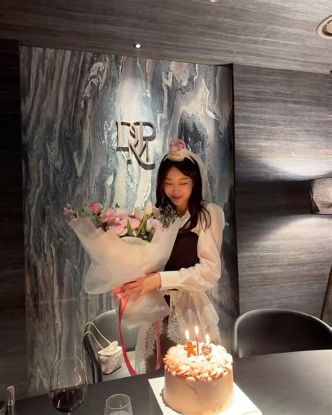 츄이 바쁜 와중 시간 쪼개서 우리 ♥️ 행복한 생일 첫 스타트 🎂 행복햇어 🥂 이날 우리의 대화 챗gtp 입술문신 길거리헌팅 샐러드 플러팅 열무김치 플러팅 🤣 사랑해